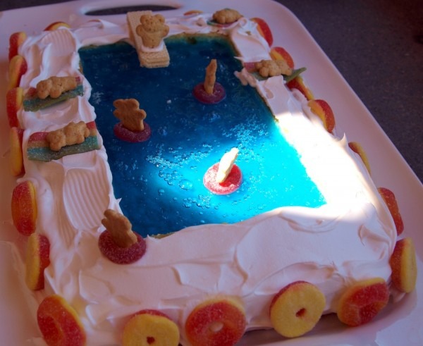 Pool Party Cake - Life In Pleasantville